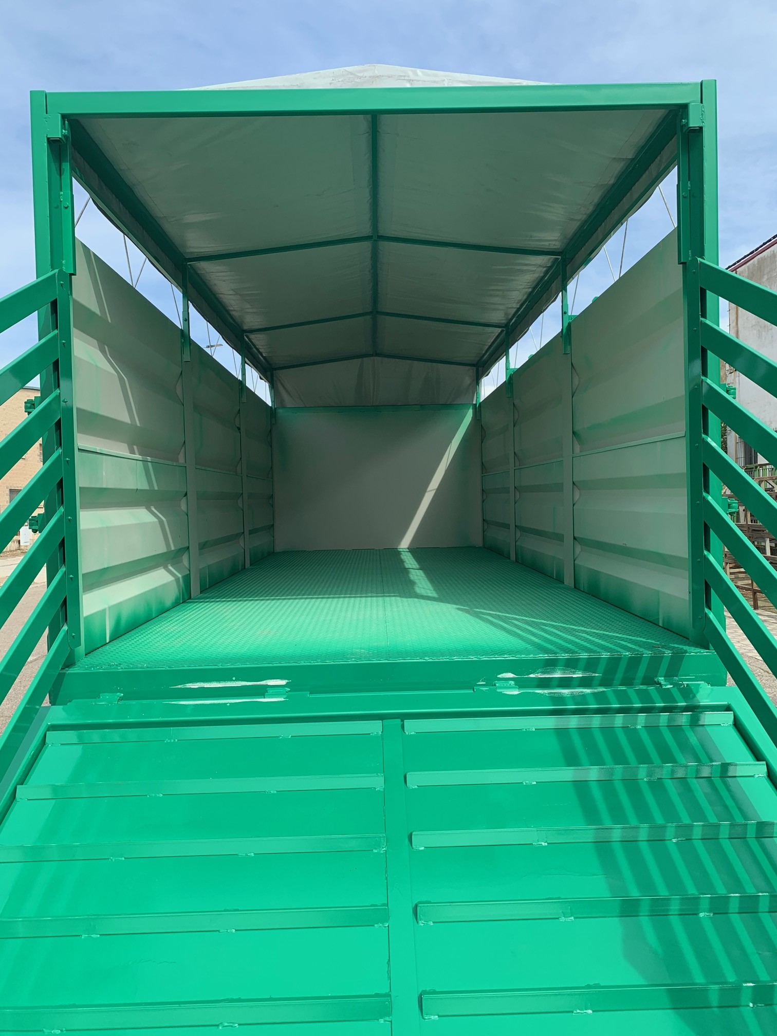 Remolque vacuno - AGUAS TENIAS, S.A.