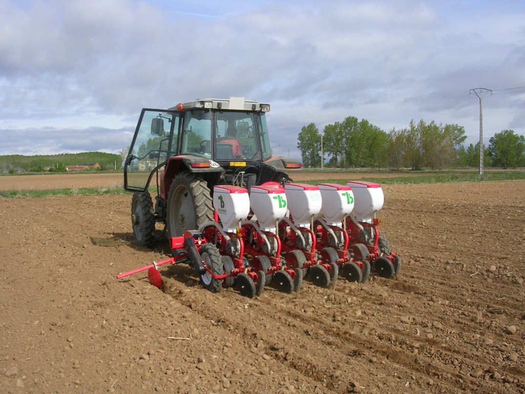 Sembradora neumática de precisión - TALLERES BENAVIDES S.L.