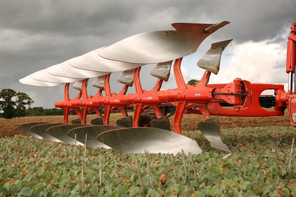 El tradicional arado de vertedera se suma a la ag... | Agromaquinaria.es